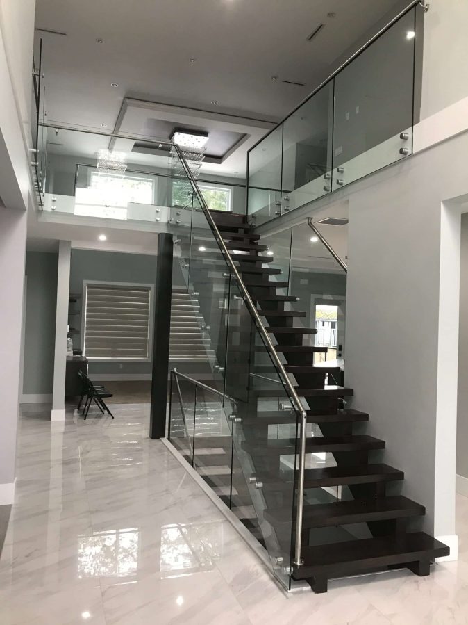 Benefits of Choosing Interior Glass Railing For Your Home